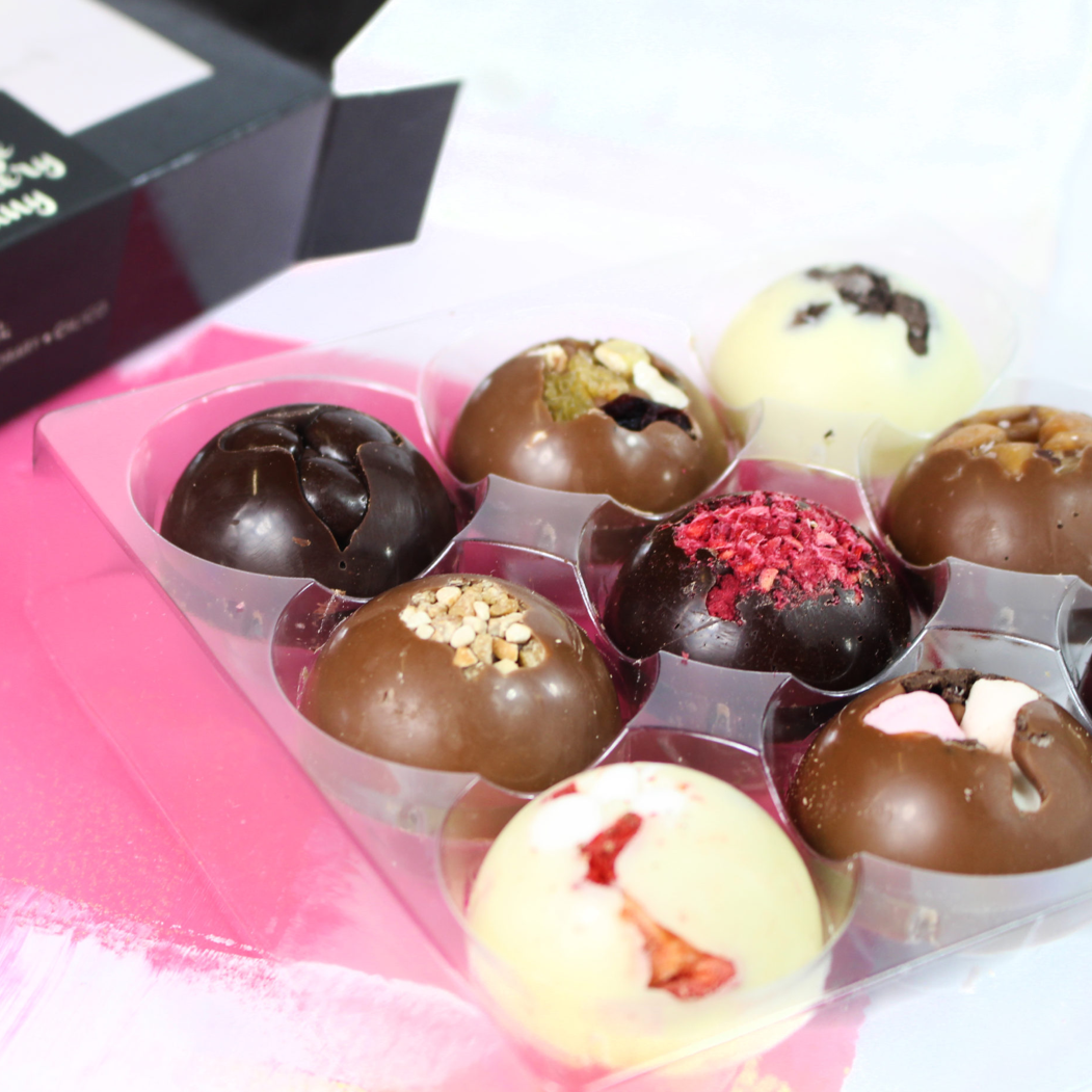 Calico Cottage Chocolate 9 Dome Gift Box – Holmes Gifts and Interiors